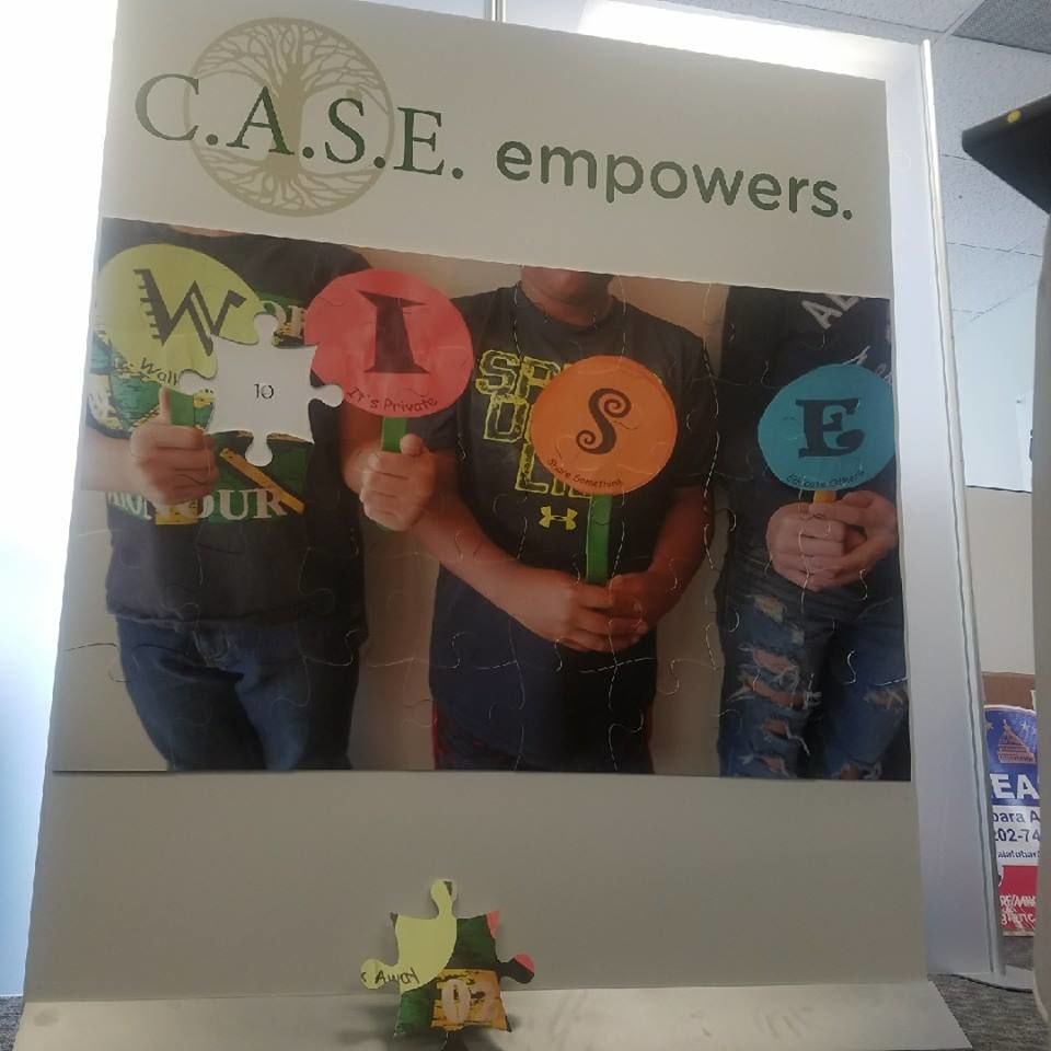 Self-standing interactive display project
